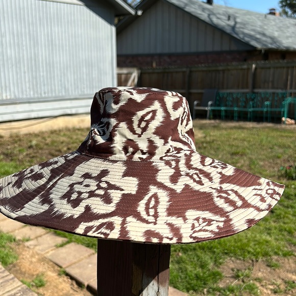 August Hats | Accessories | August Brown Floral Floppy Hat | Poshmark